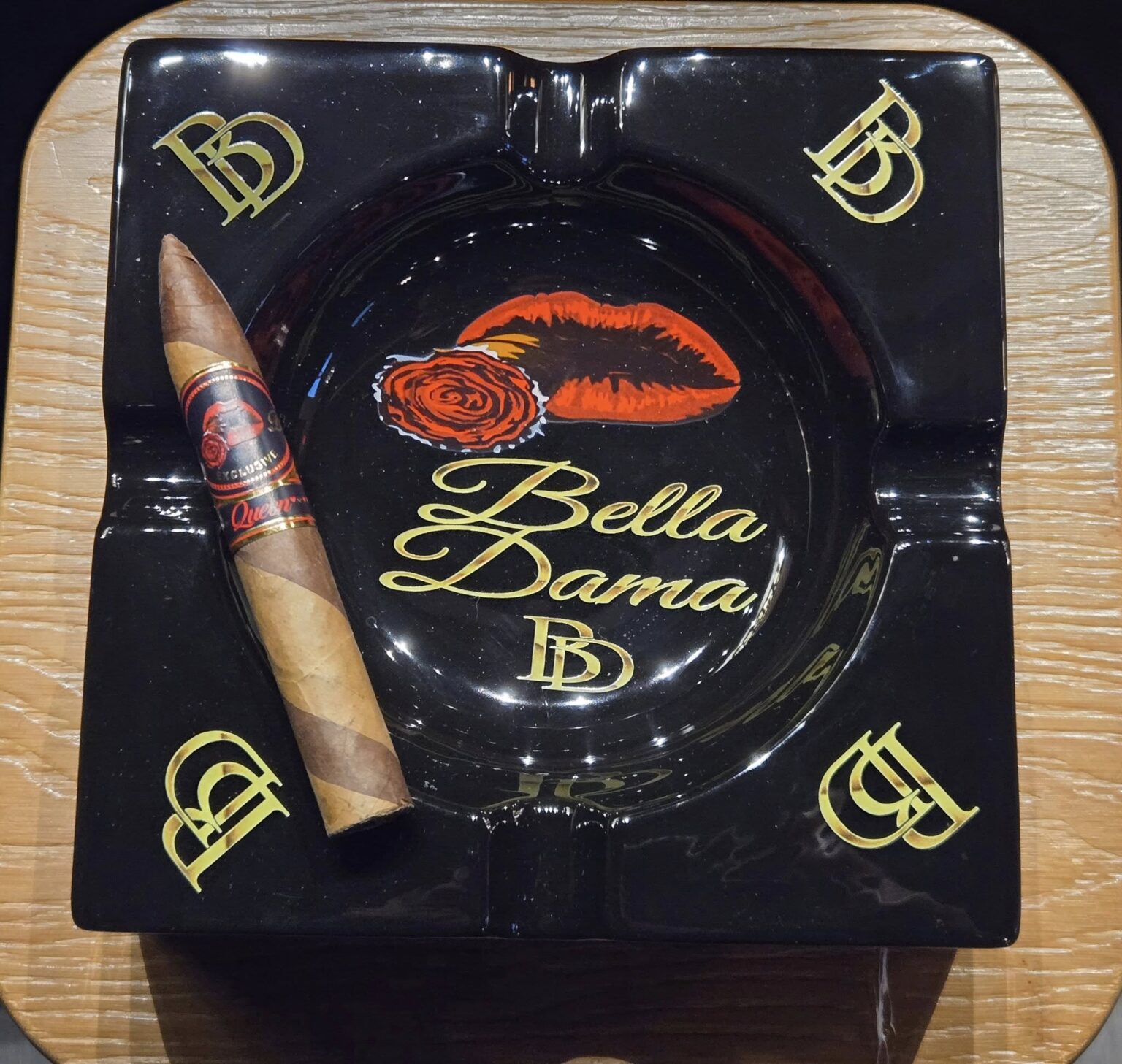 Bella Dama Queen Barber Pole Single | Underground Cigar Shop & Lounge